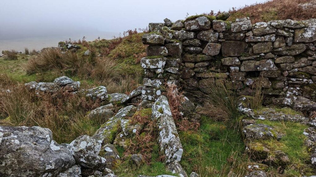 Manga Farm Fallen Lintel | Dartefacts